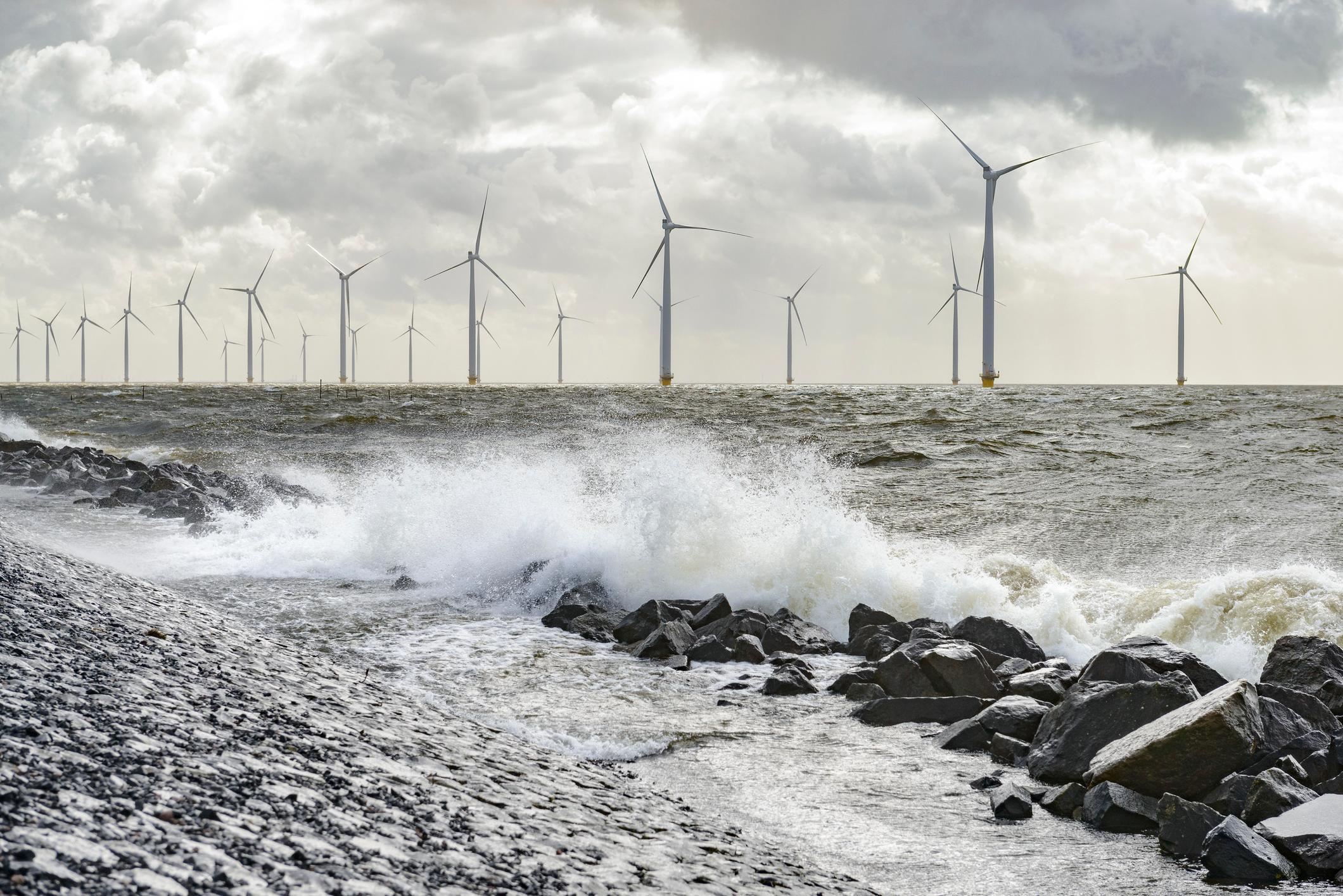 Could Offshore Wind Farms Actually Sap the Rain From Hurricanes ...