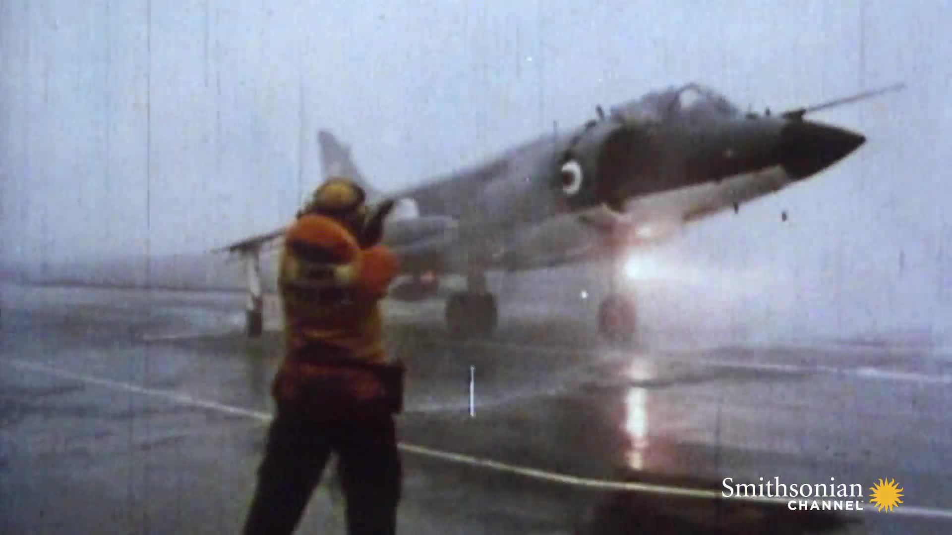 Footage of a tense aerial battle during the Falklands War | Air & Space ...